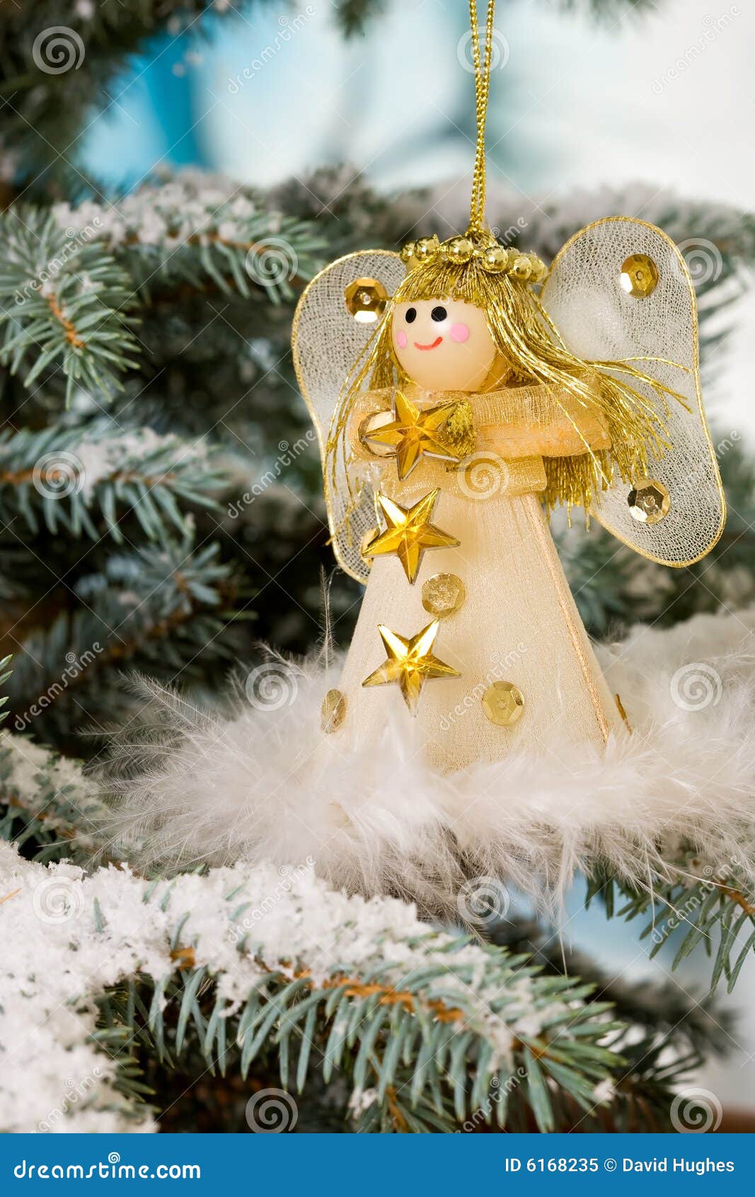 Angelo Di Natale Su Un Albero Della Neve Immagine Stock - Immagine di ...