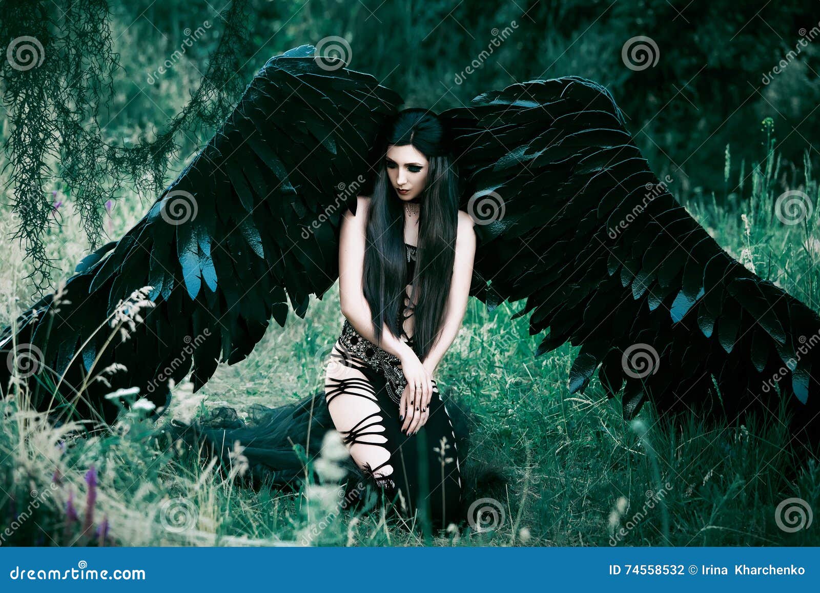 Angelo Nero Ragazza-demone Grazioso Fotografia Stock - Immagine di ...