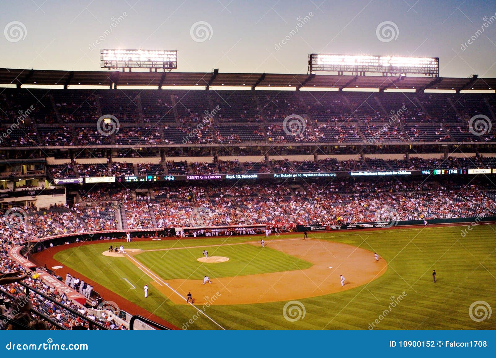 Angels vs Mariners editorial photography. Image of night - 10900152