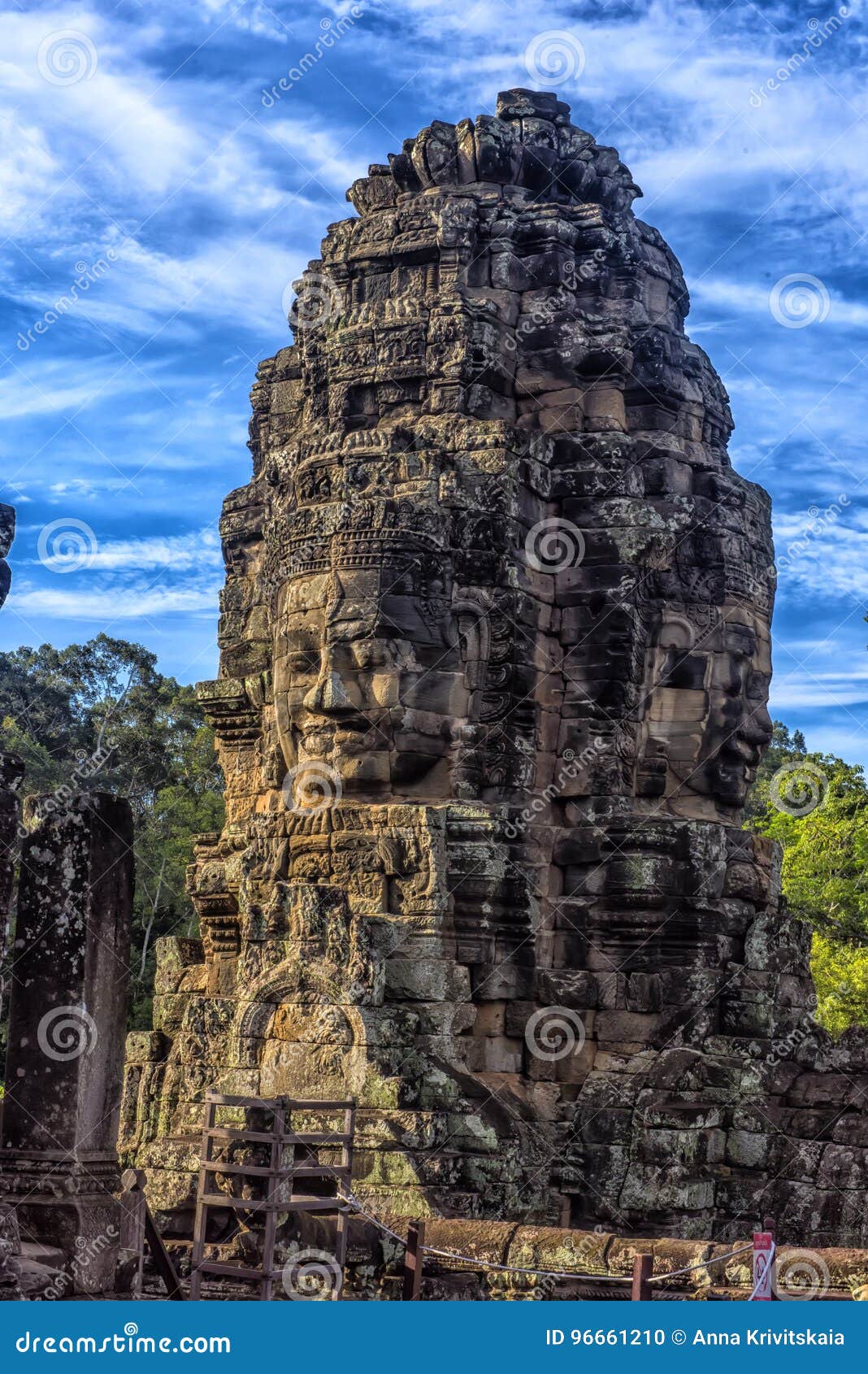 Angkor Thom - Templo De Bayon Foto de archivo - Imagen de budismo ...