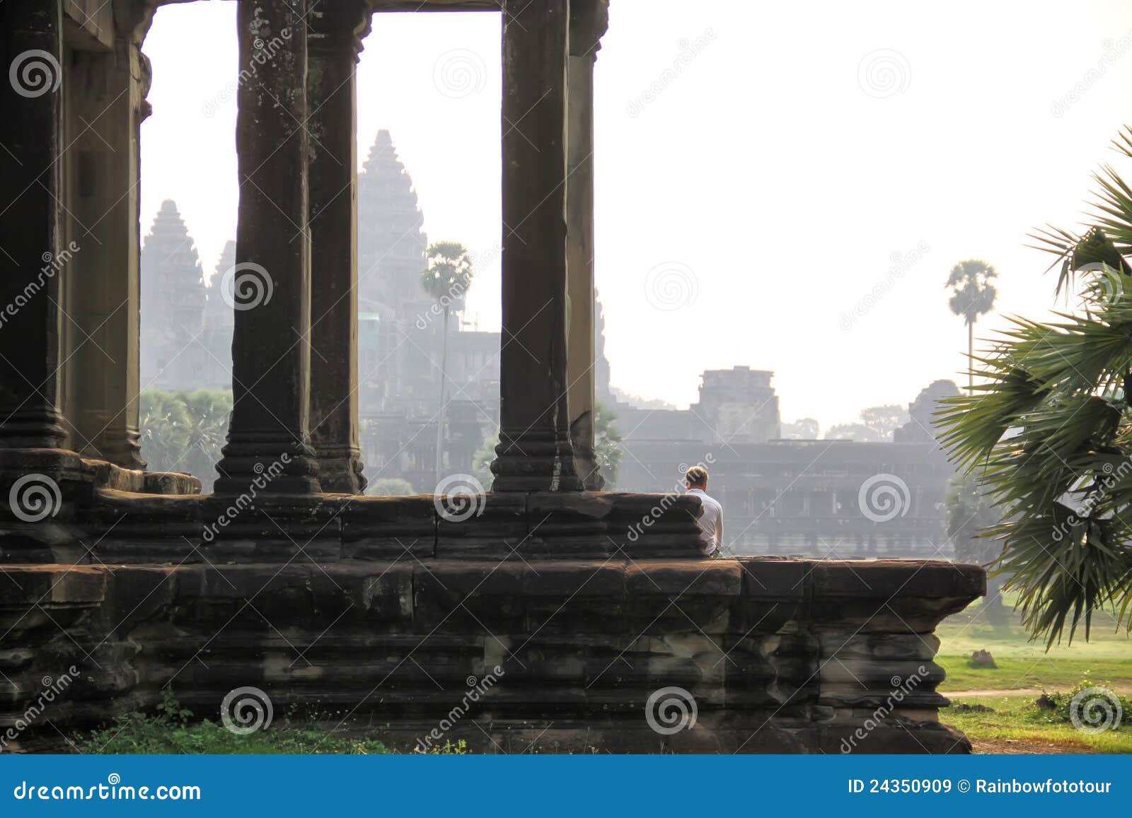 Angkor Wat Column Man Photos - Free & Royalty-Free Stock Photos from ...
