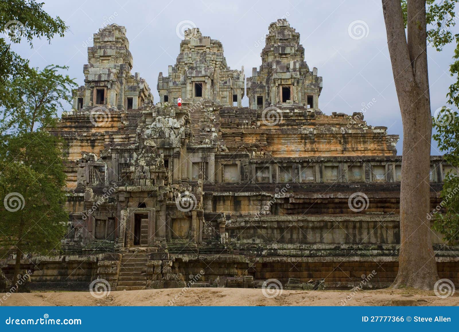 Angkor Wat - Camboya foto editorial. Imagen de antiguo - 27777366