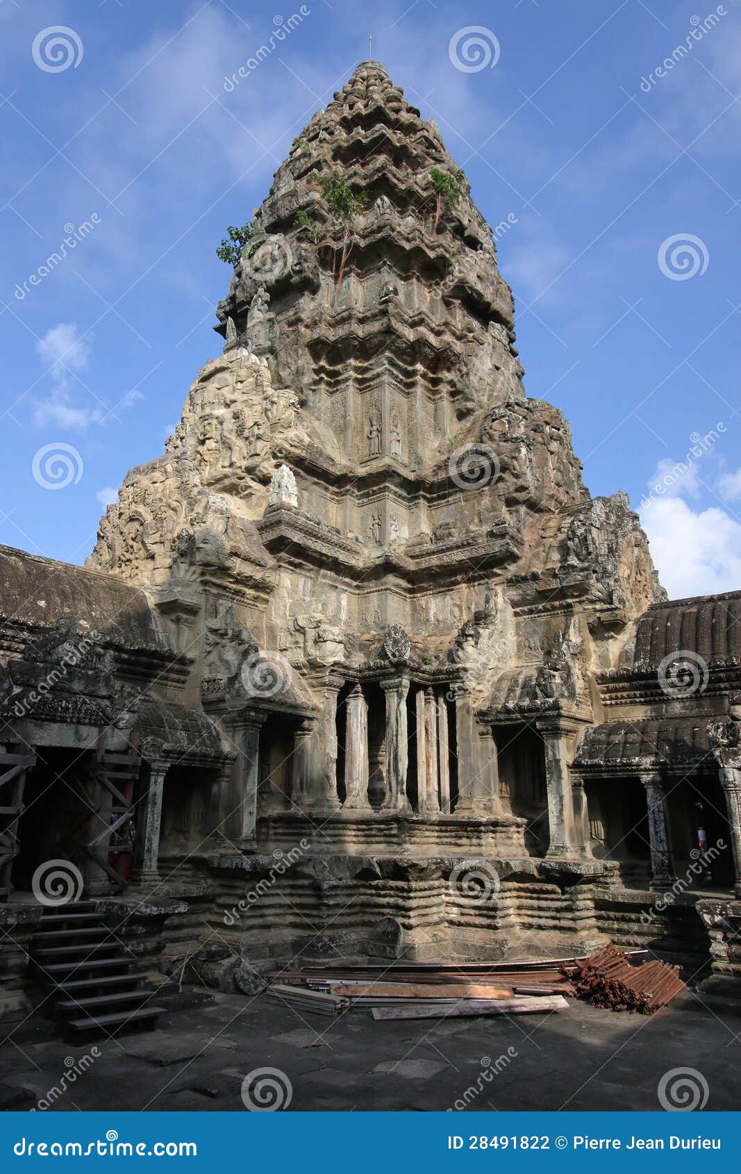 Angkor Wat central tower stock photo. Image of world - 28491822
