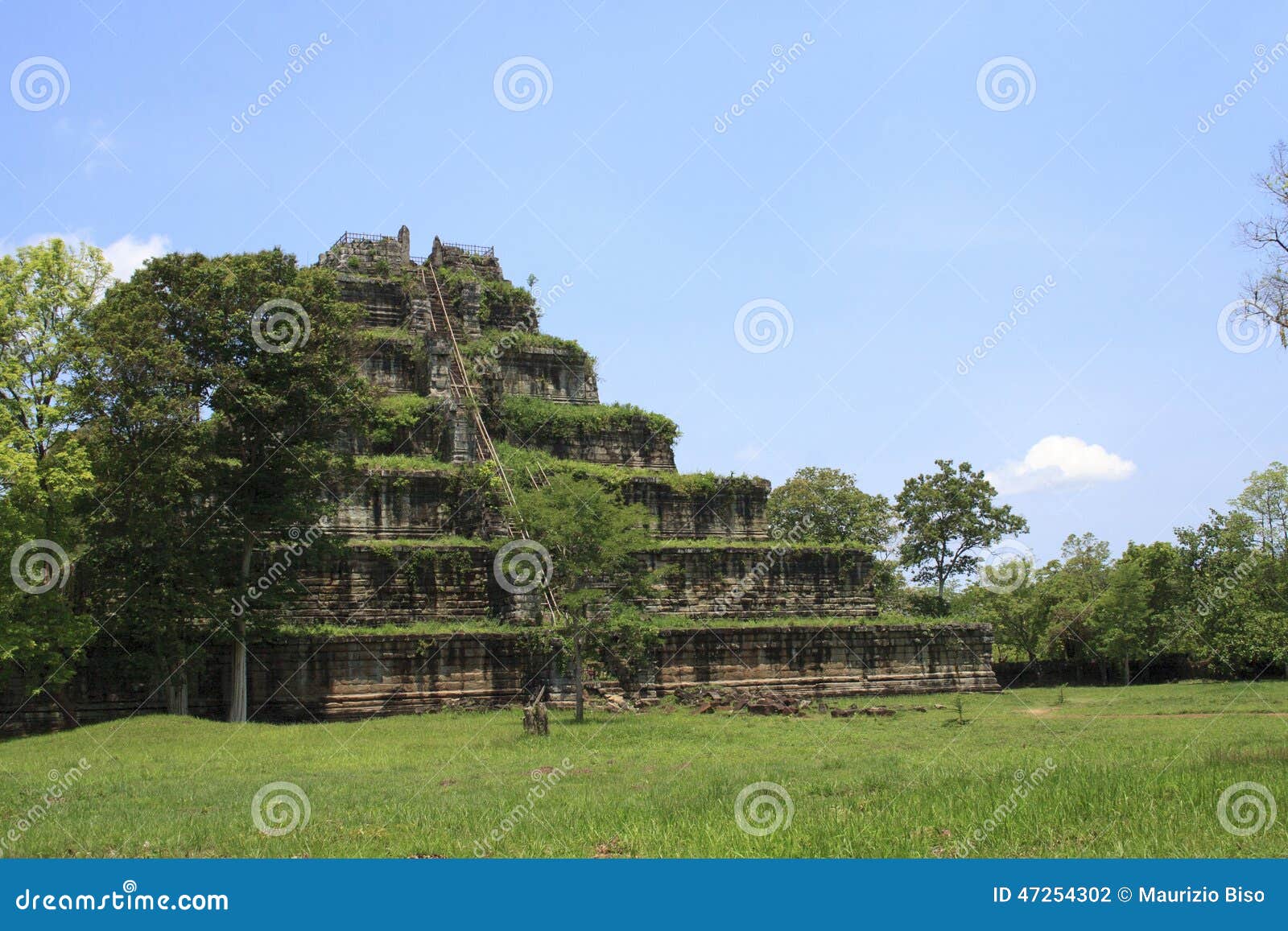 Angkor Wat pyramid stock photo. Image of pyramid, ruin - 47254302