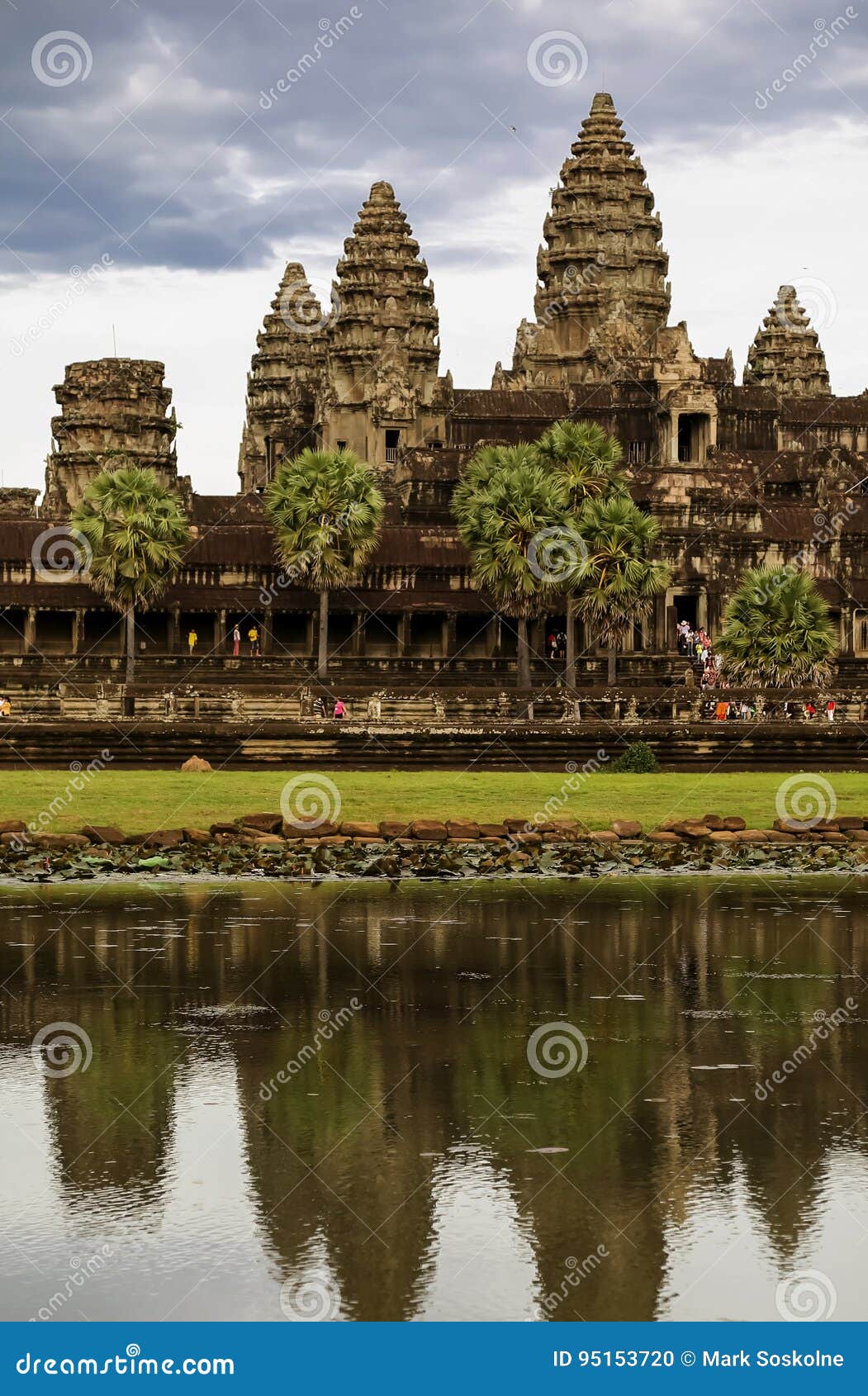 Angkor Wat Reflection Pool editorial image. Image of travel - 95153720