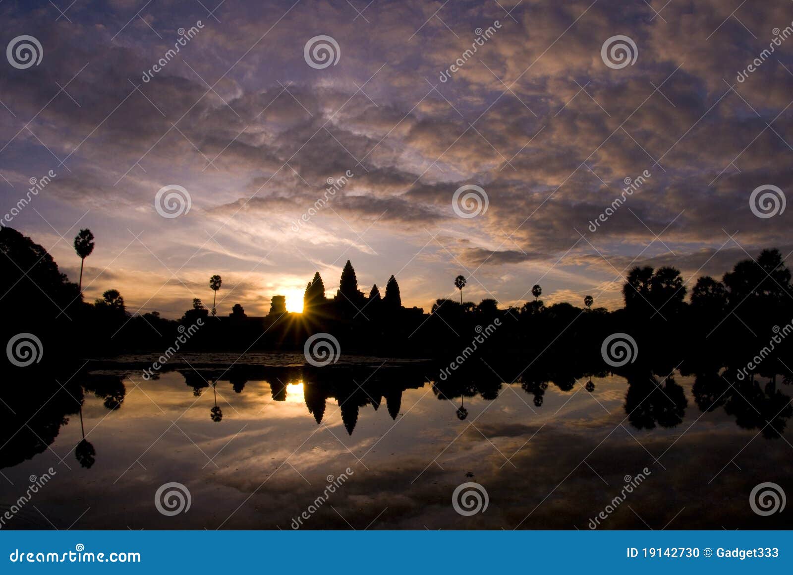 Angkor Wat sunrise stock photo. Image of religious, rouge - 19142730