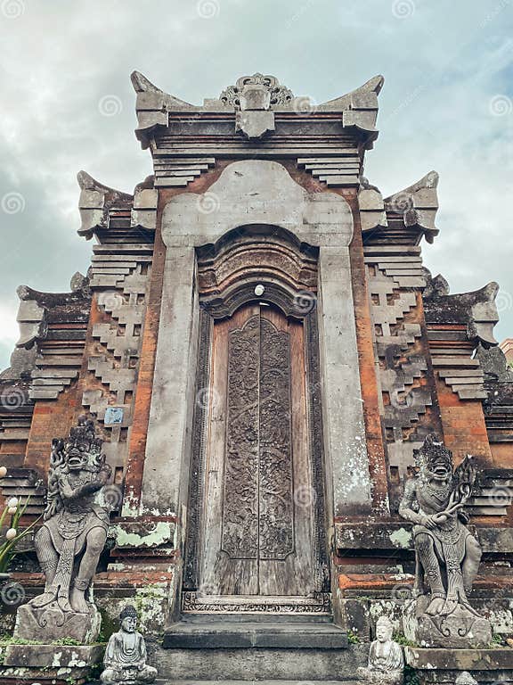 Traditional Balinese gate stock image. Image of asian - 327822749