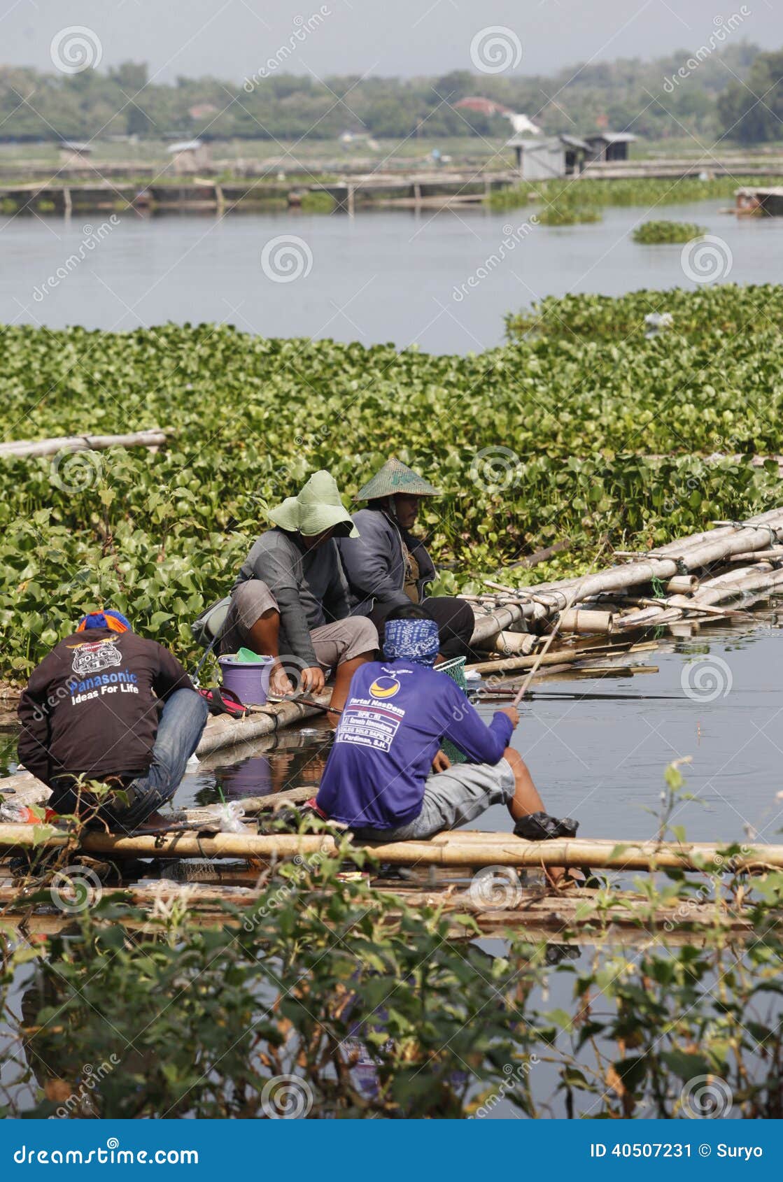 Anglers editorial photo. Image of water, people, craft - 40507231