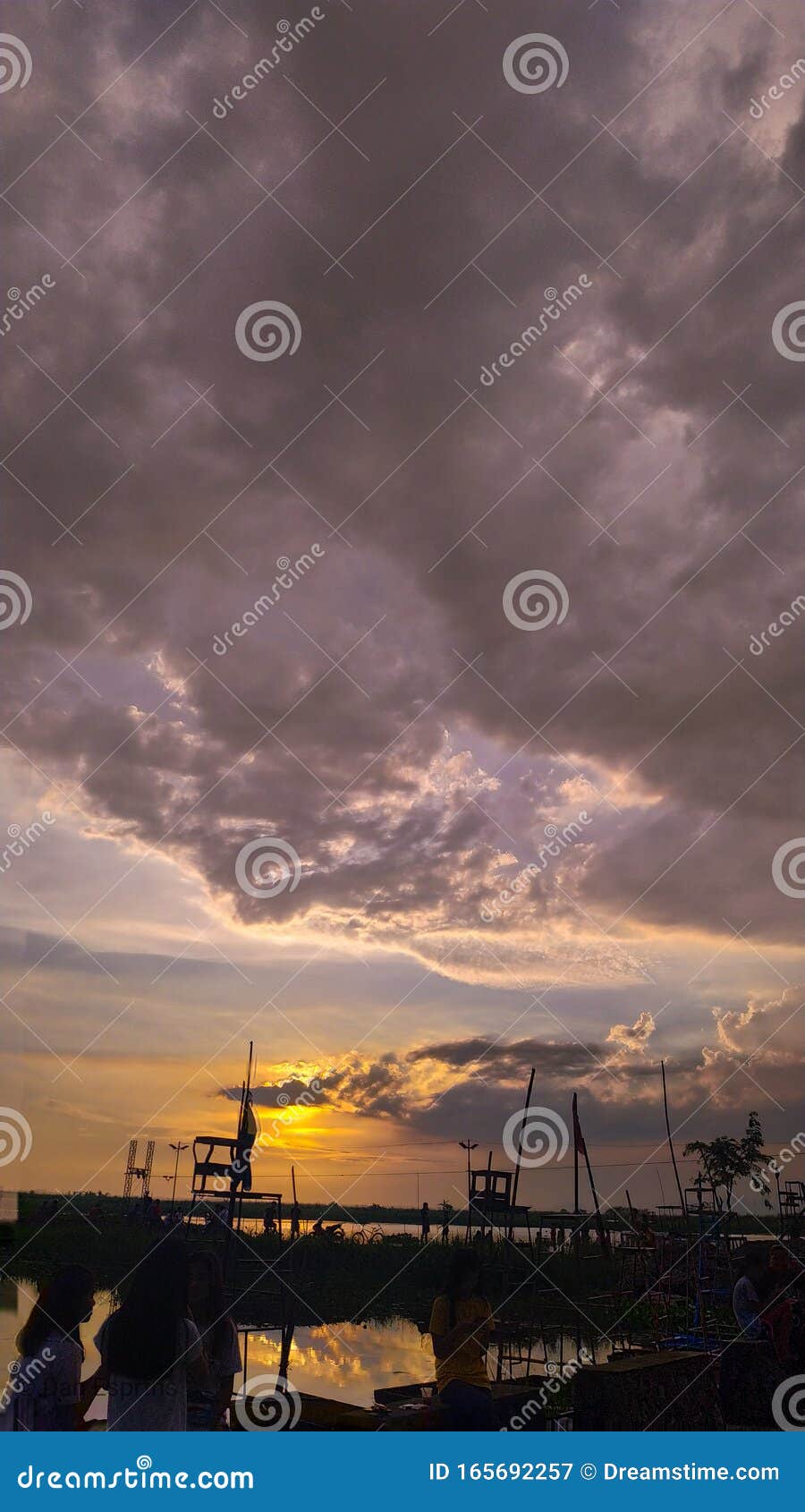 Angono Wawa Lakeside Park editorial photography. Image of wawa - 165692257