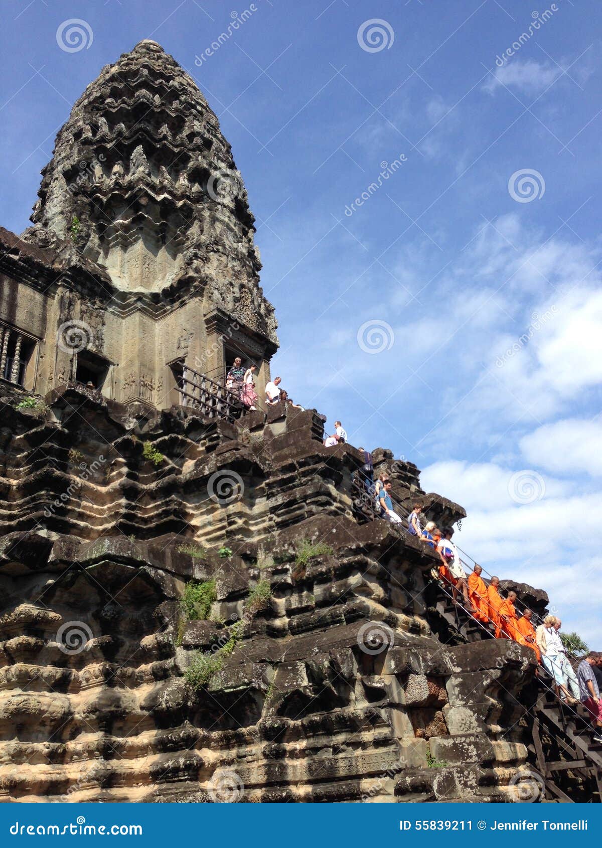 Angor Wat photo éditorial. Image du ciel, moines, bouddhiste - 55839211
