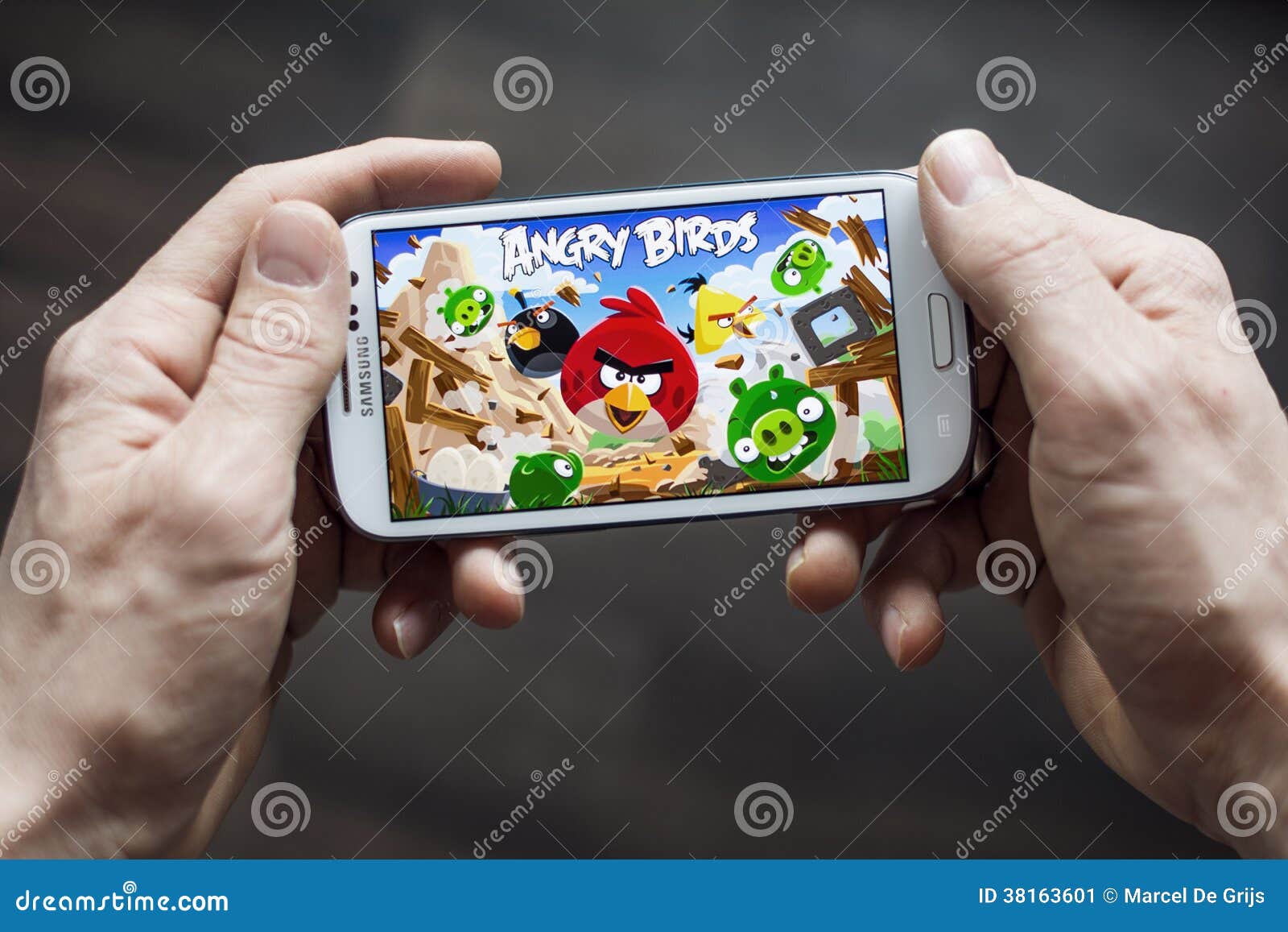 Angry Birds Application Game Editorial Photo - Image of birds, enjoy ...