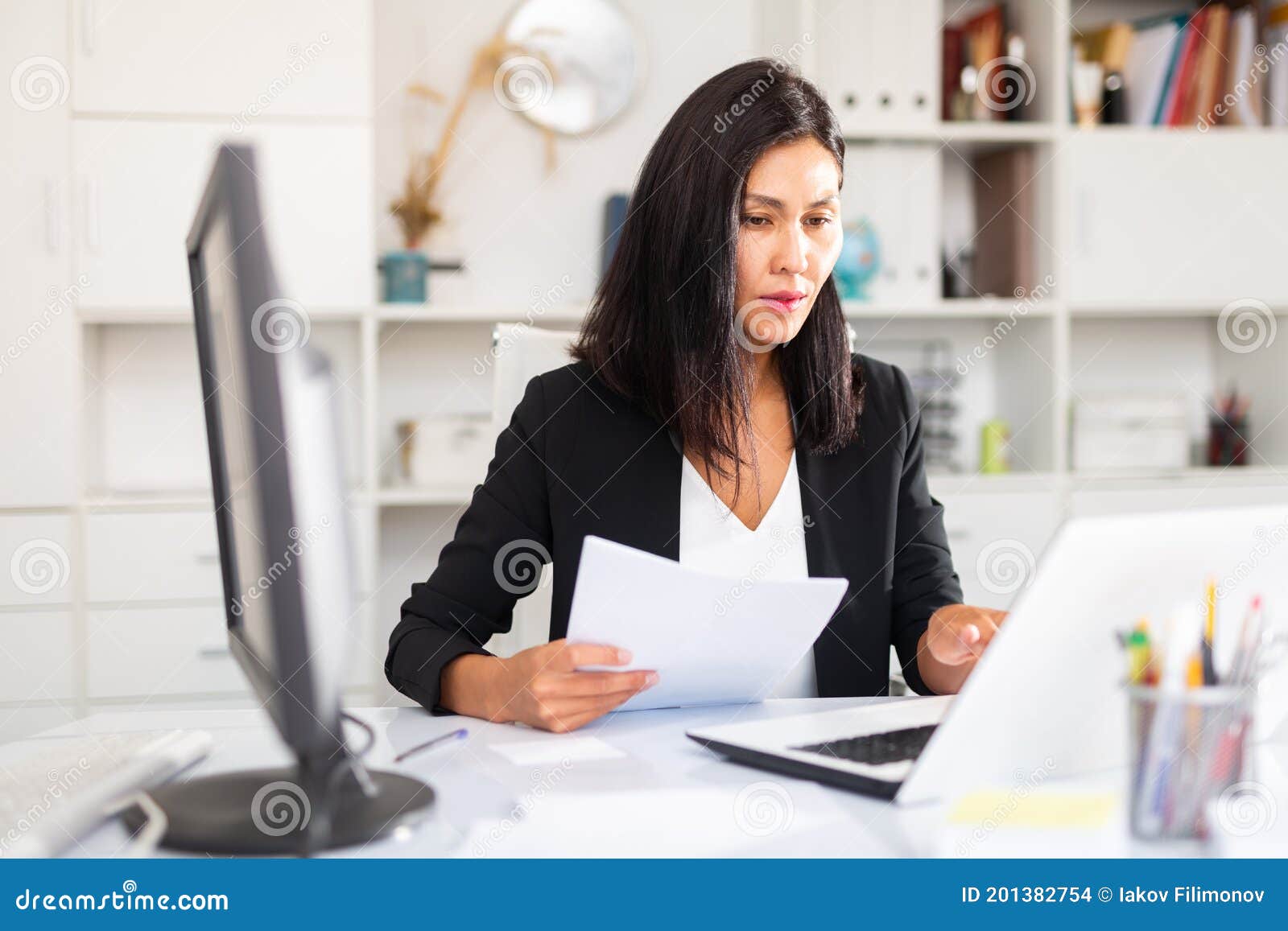 Angry Female Manager Experiencing Emotions in Office Stock Photo ...
