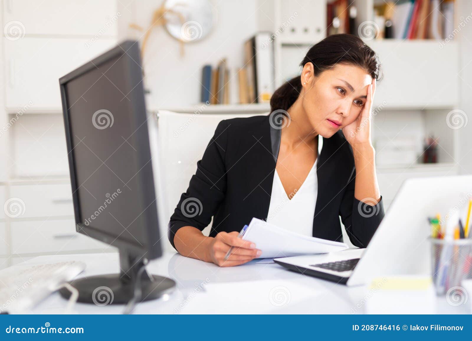 Angry Female Manager Experiencing Emotions in Office Stock Photo ...