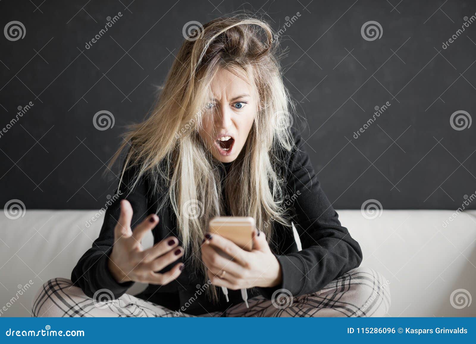 Angry Woman Looking at Phone Stock Photo - Image of chat, feel: 115286096