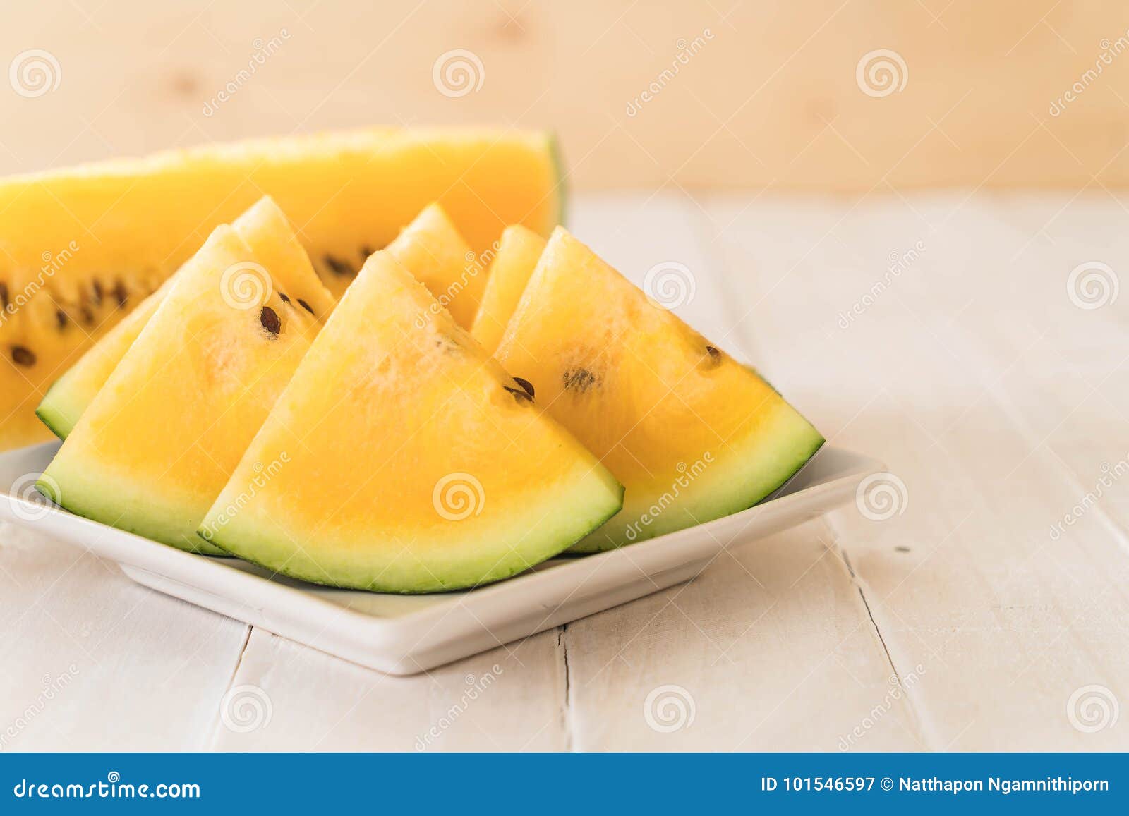 Anguria gialla fresca immagine stock. Immagine di sano - 101546597