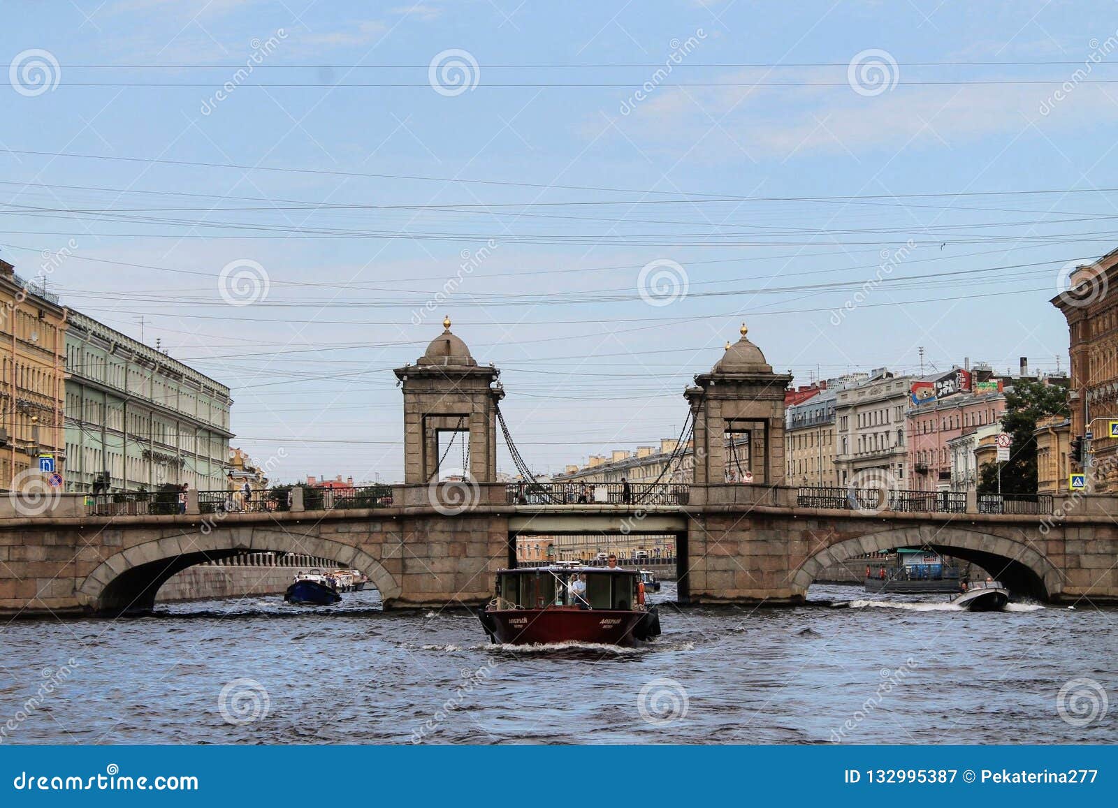 Anichkov bridge editorial photography. Image of neva - 132995387