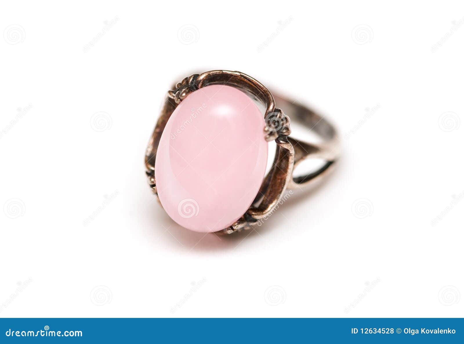 Anillo Con Una Piedra Rosada Foto de archivo - Imagen de casado ...