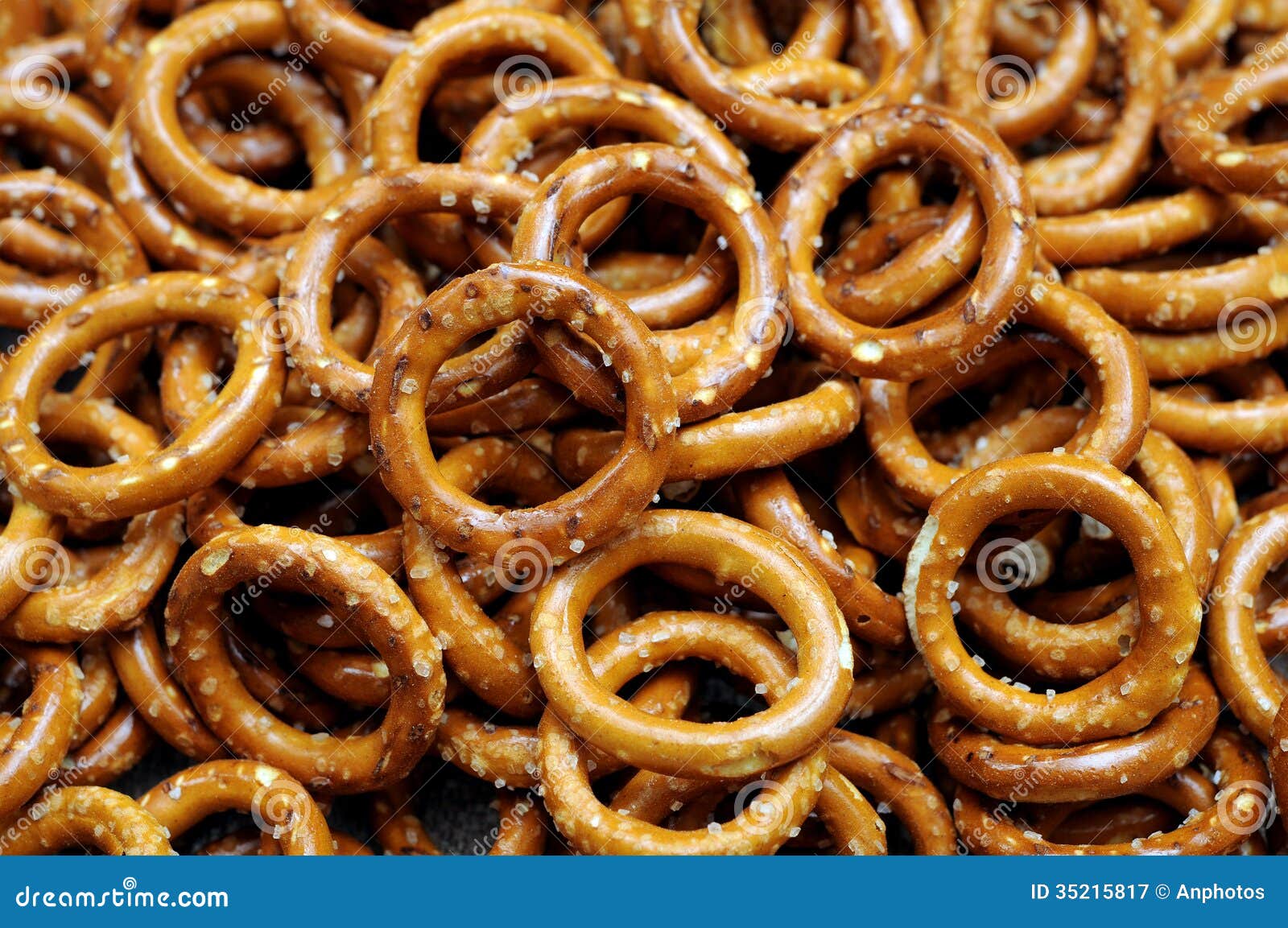 Anillo de Prezels imagen de archivo. Imagen de pretzeles - 35215817