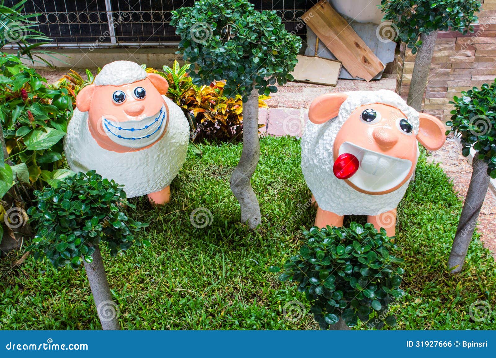 Animal Statue Sheep Garden Design Stock Photo - Image of mammal, mosaic ...