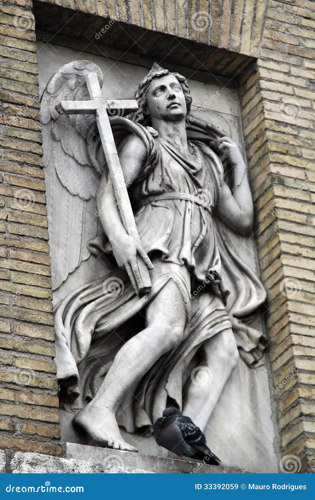 Anjo com cruz imagem de stock. Imagem de império, romano - 33392059