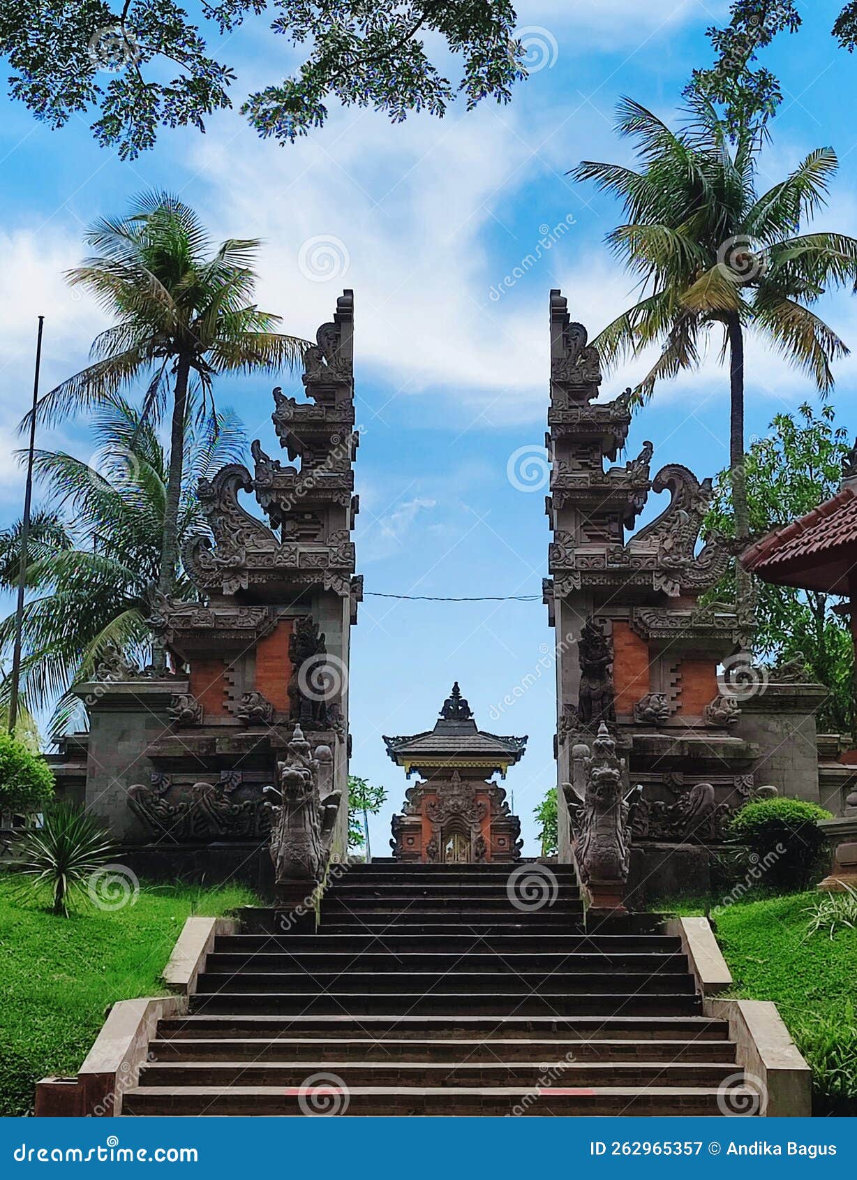 Anjungan bali tmii imagen de archivo. Imagen de indonesia - 262965357