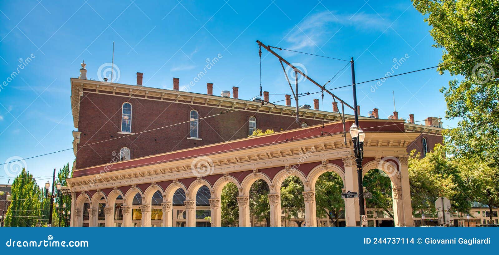 Ankeny Plaza Columnade and Trees, Portland - Oregon Stock Photo - Image ...