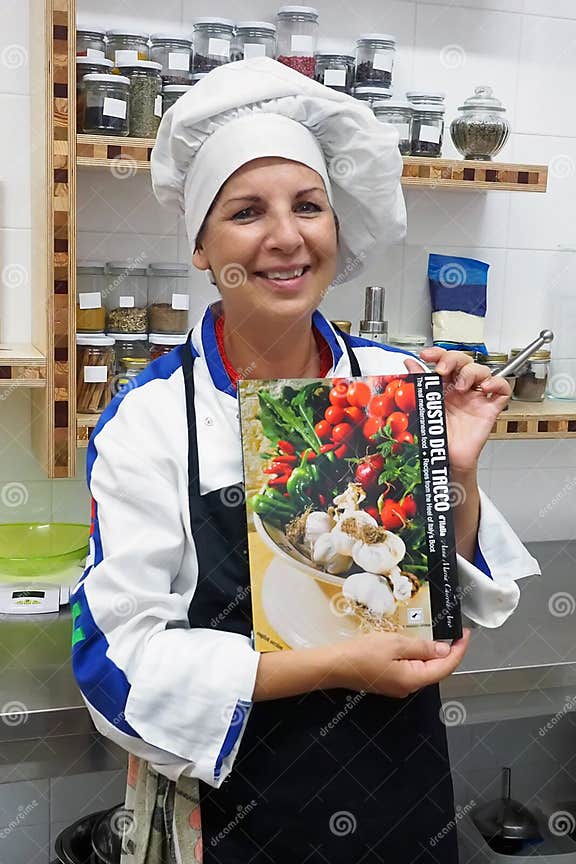 Anna Maria Chirones Italian Cooking Class Image éditorial - Image du ...