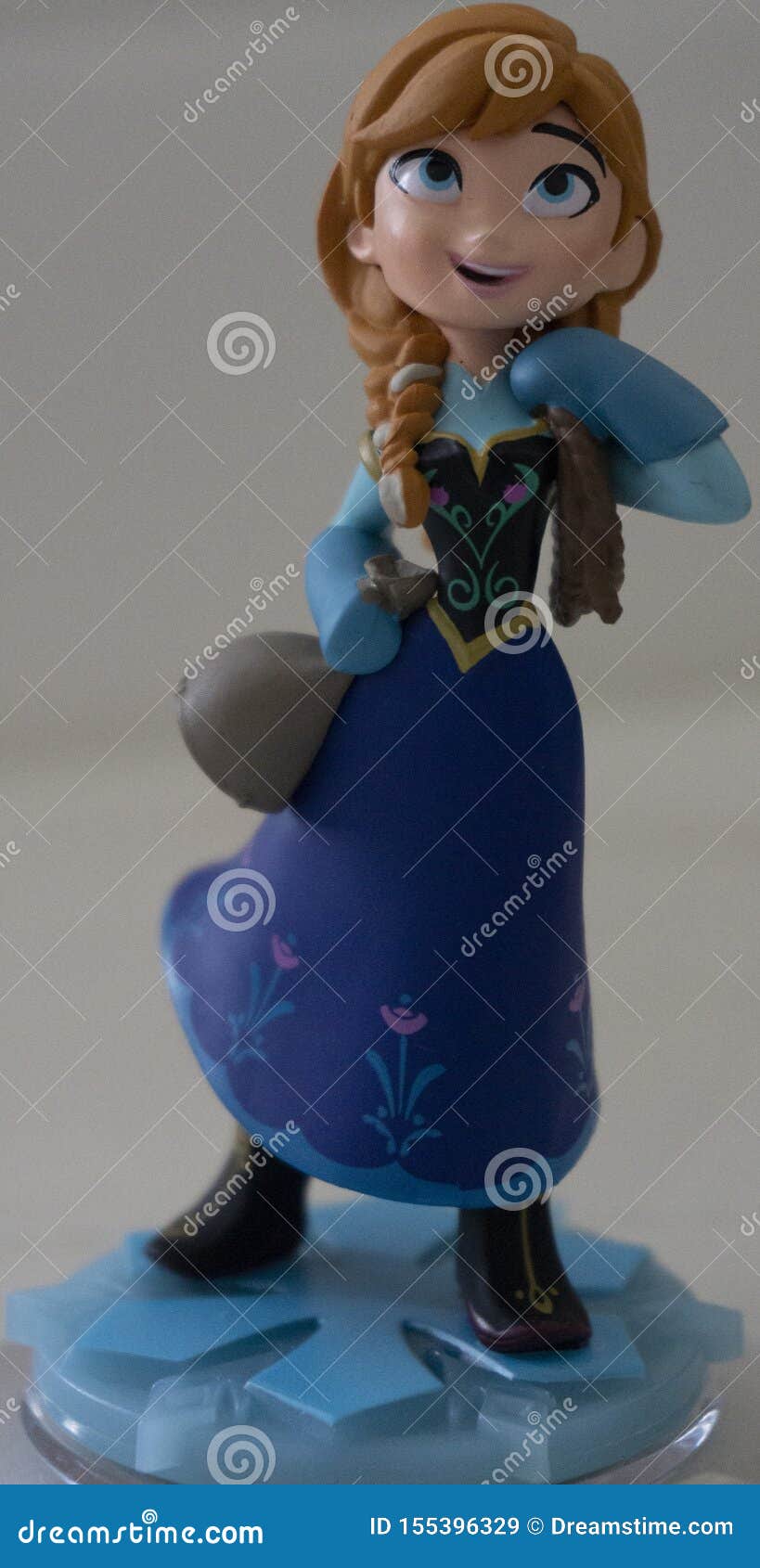 Anna Frozen Ice Statue