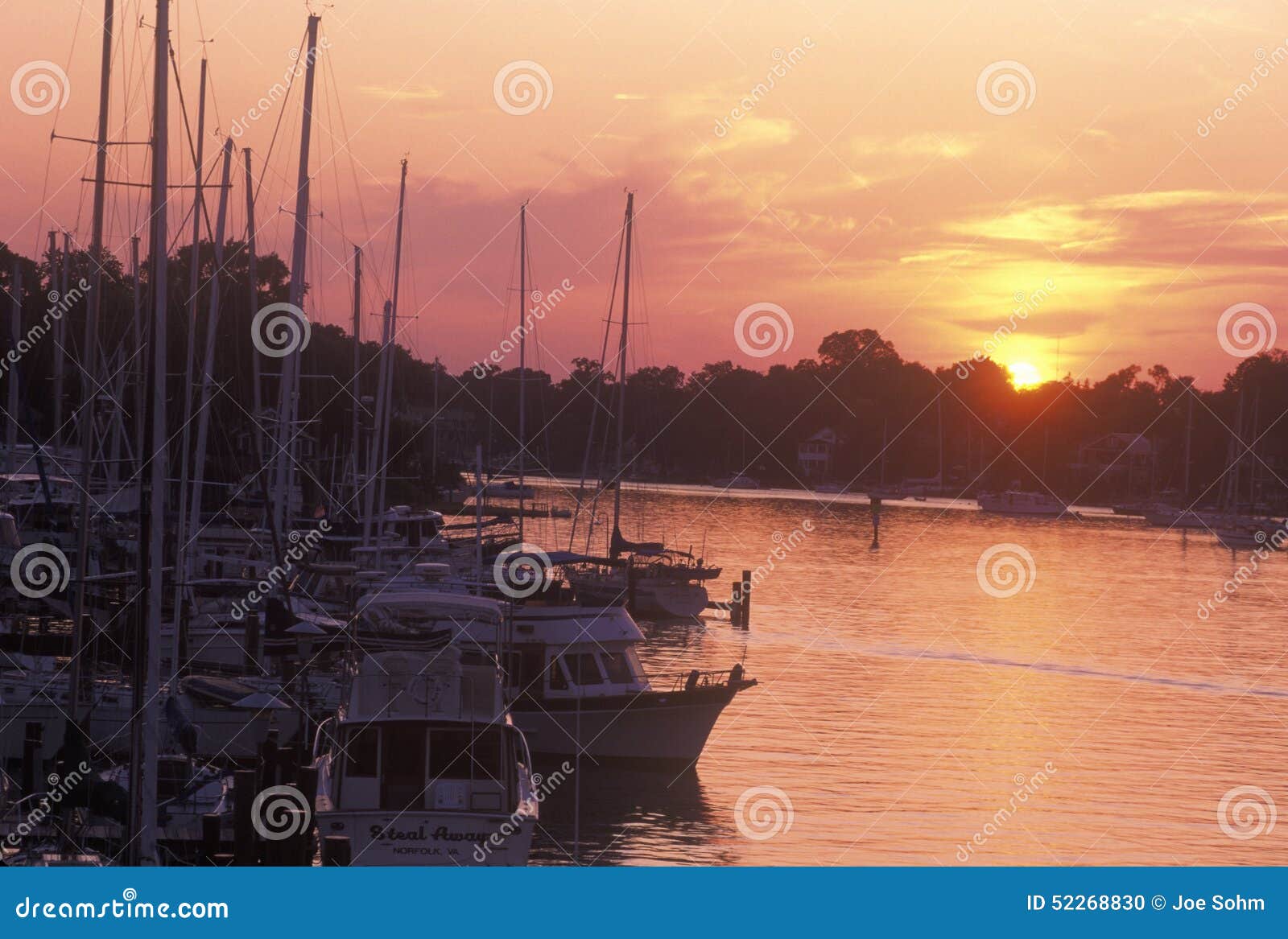 Annapolis Harbor at Sunset, Annapolis, Maryland Editorial Image - Image ...