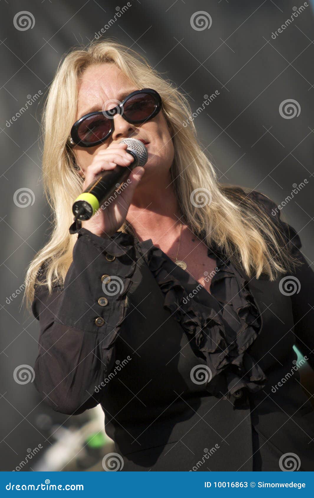 Anne Linnet Band editorial stock photo. Image of vocalists - 10016863