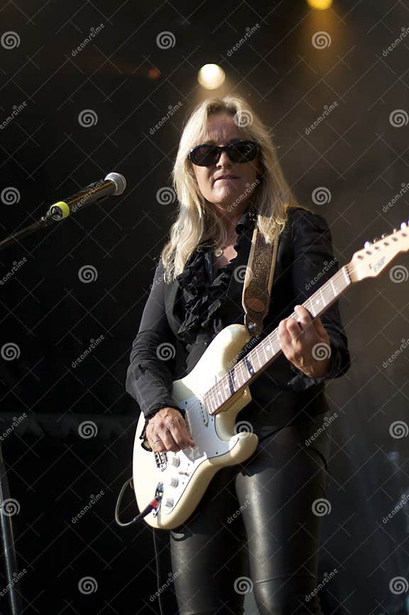 Anne Linnet Band editorial image. Image of musicians - 10016935