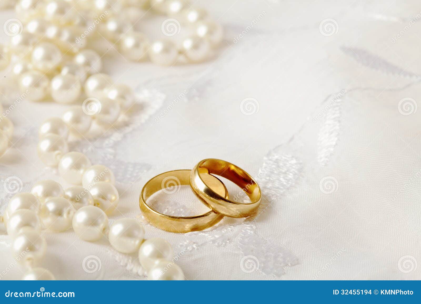 Anneaux de mariage photo stock. Image du fête, anniversaire - 32455194