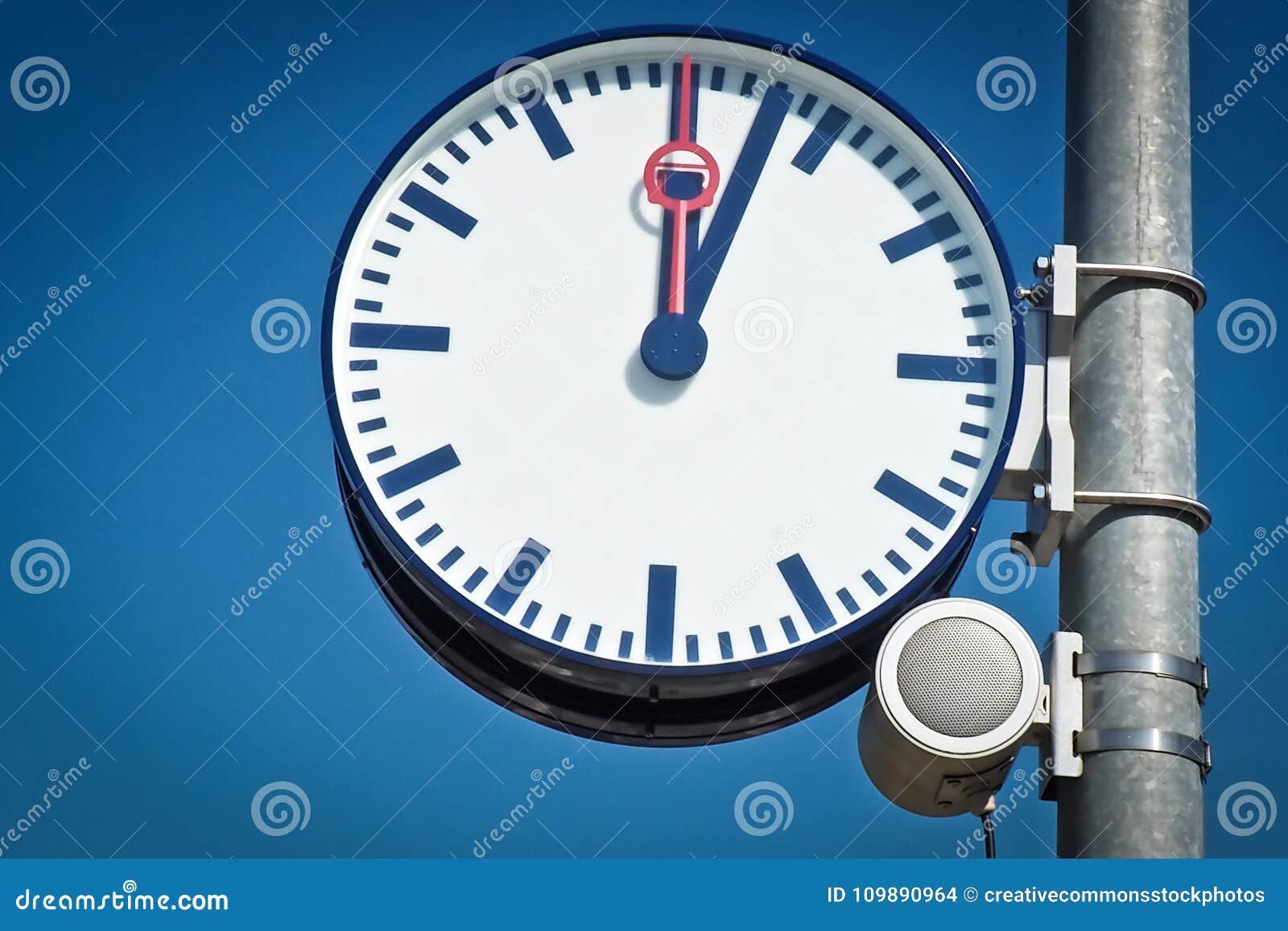 Announcement, Clock, Face Picture. Image: 109890964