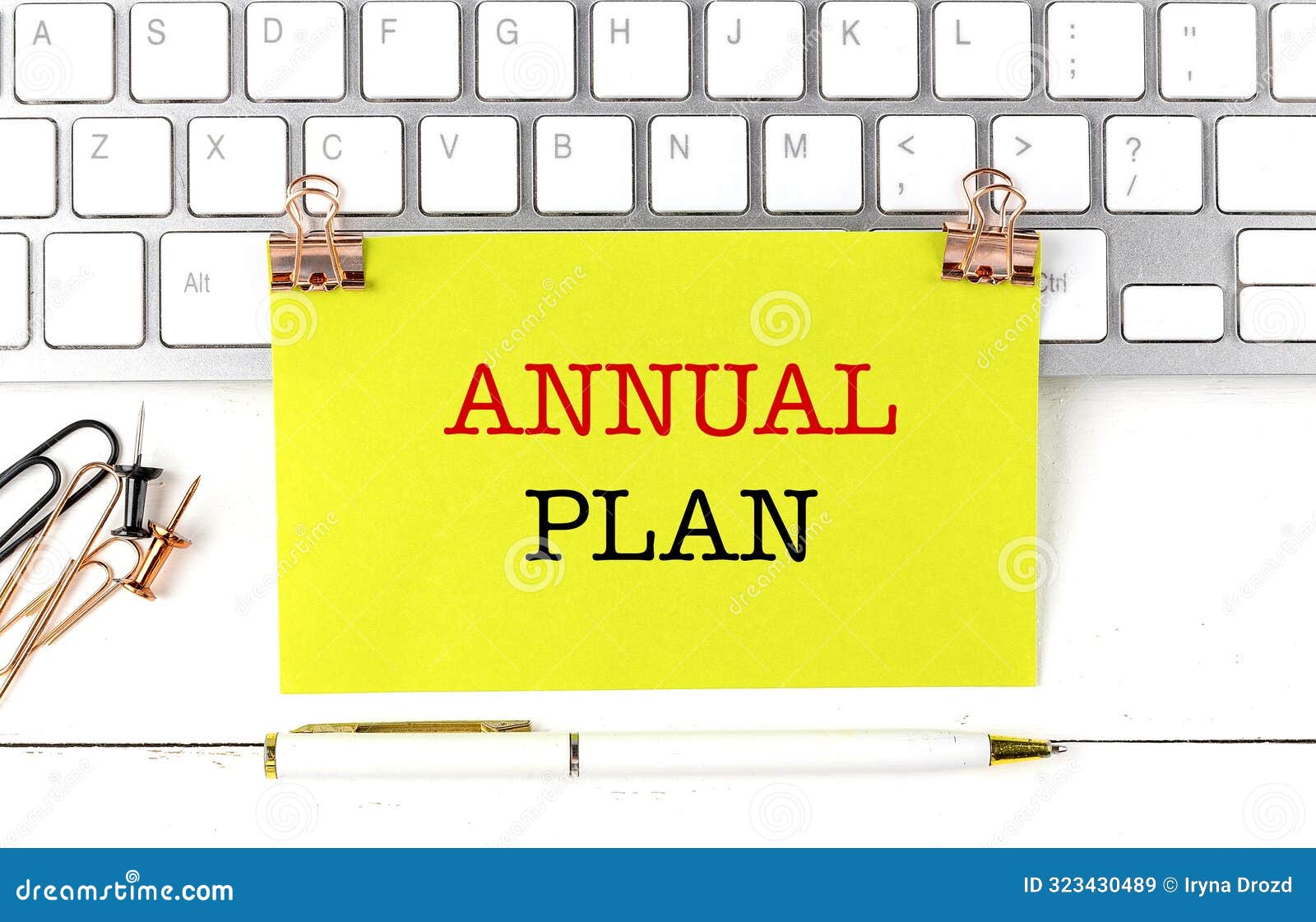 ANNUAL PLAN Text on Yellow Sticky on Keyboard Stock Image - Image of ...