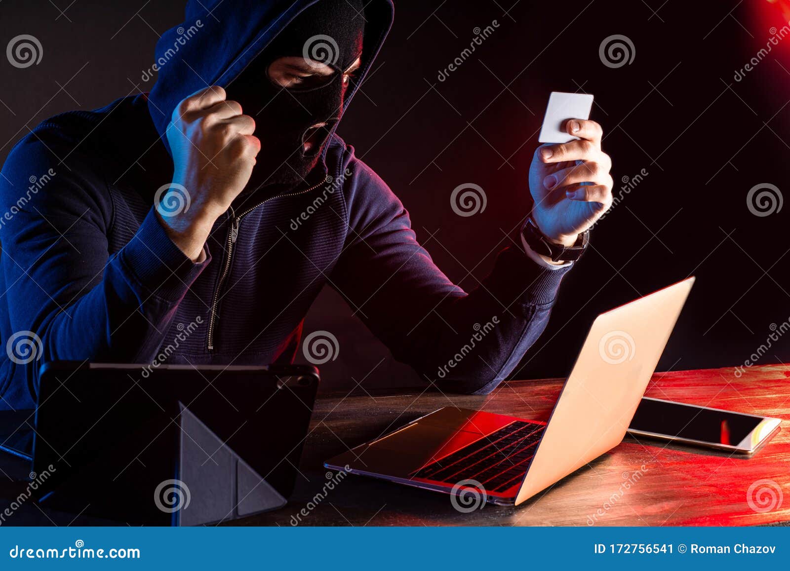 Anonymer Hackermann Mit Laptop. Stockbild - Bild von schauen, zigarette ...