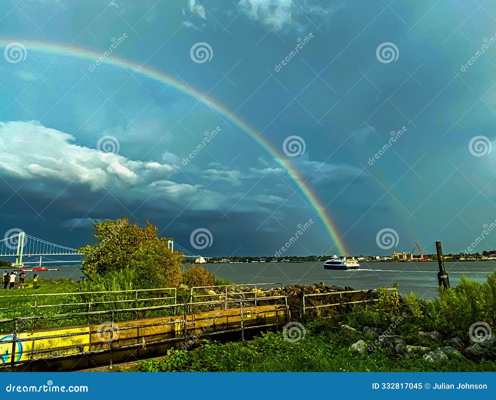 Another Cloudy Day in the Bronx Editorial Image - Image of wind, point ...