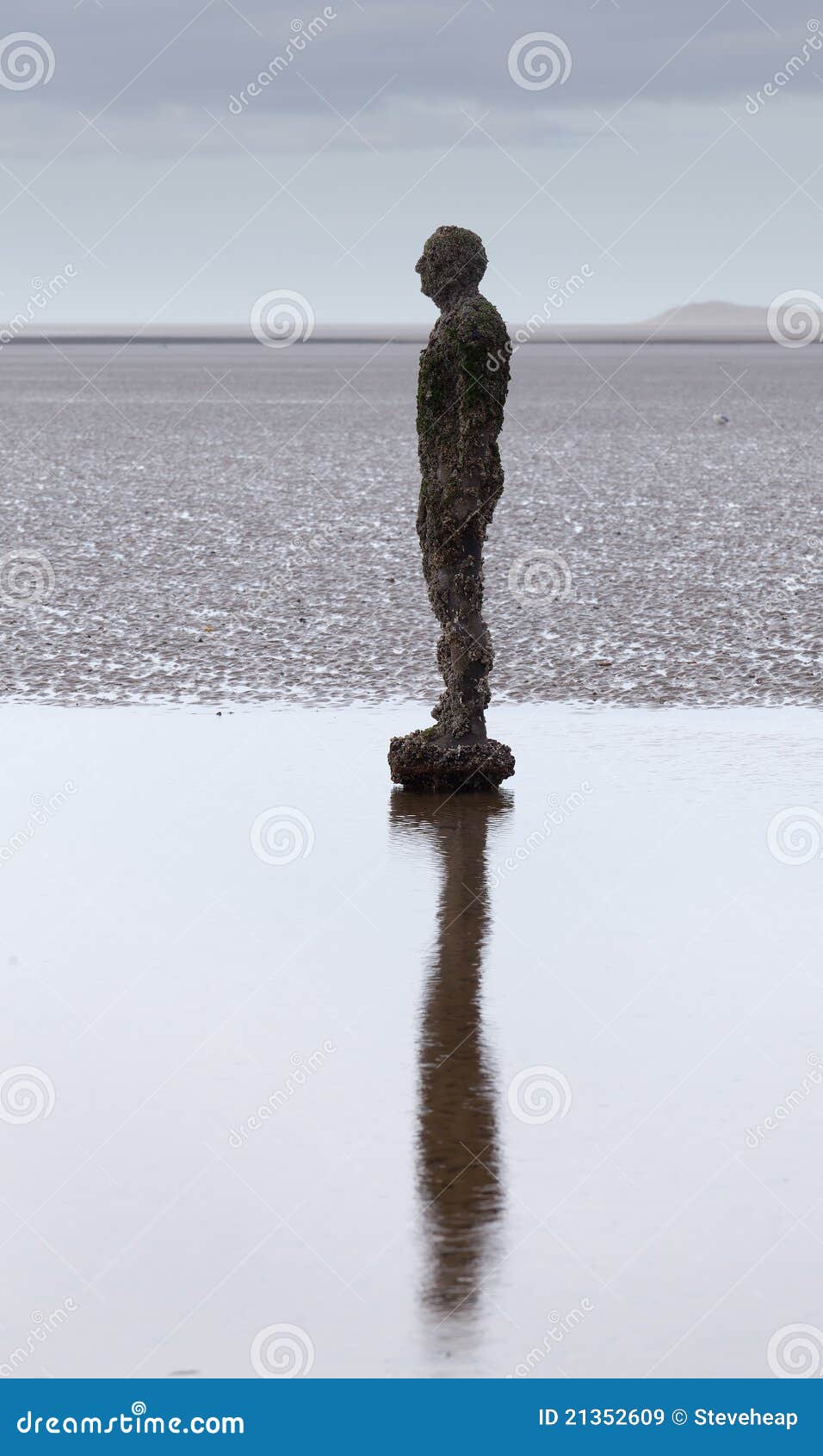 Another Place sculptures editorial stock image. Image of steel - 21352609