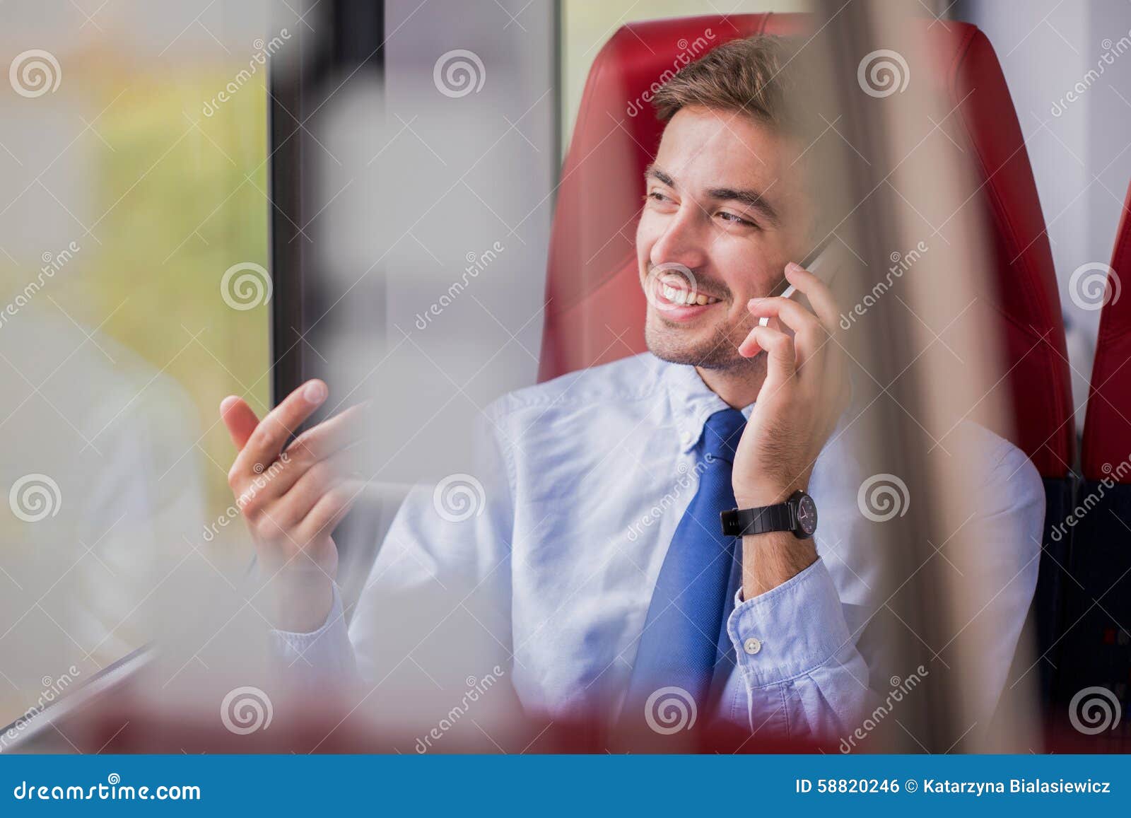 Anruf Des Abkommens Telefonisch Machen Stockfoto - Bild von transport ...