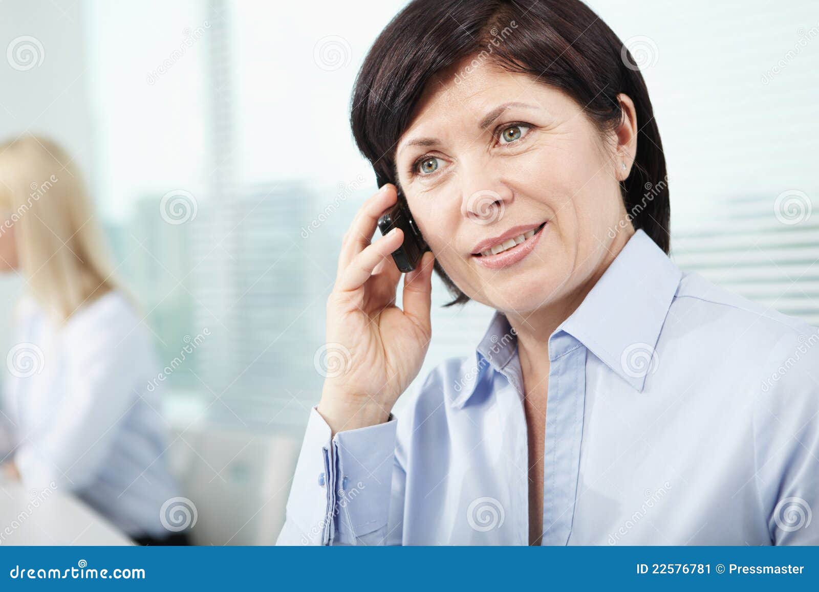 Anrufen der Frau stockbild. Bild von mittlere, benennen - 22576781