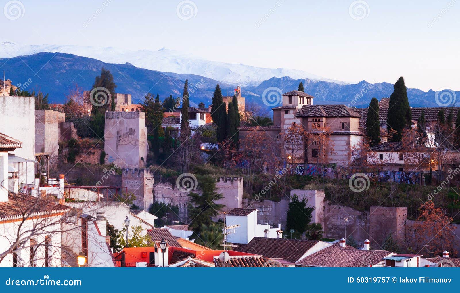 Ansicht Des Alhambras Mit Sierra Nevada Stockbild - Bild von haus ...