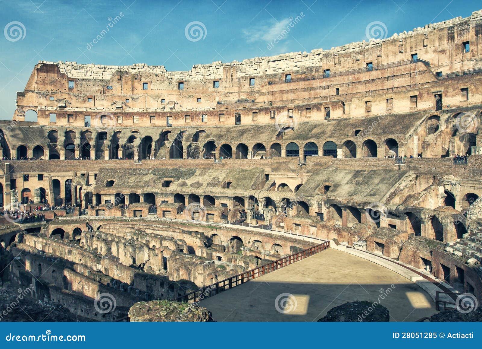 Ansicht Des Colosseum Amphitheaters in Rom Stockbild - Bild von antike ...
