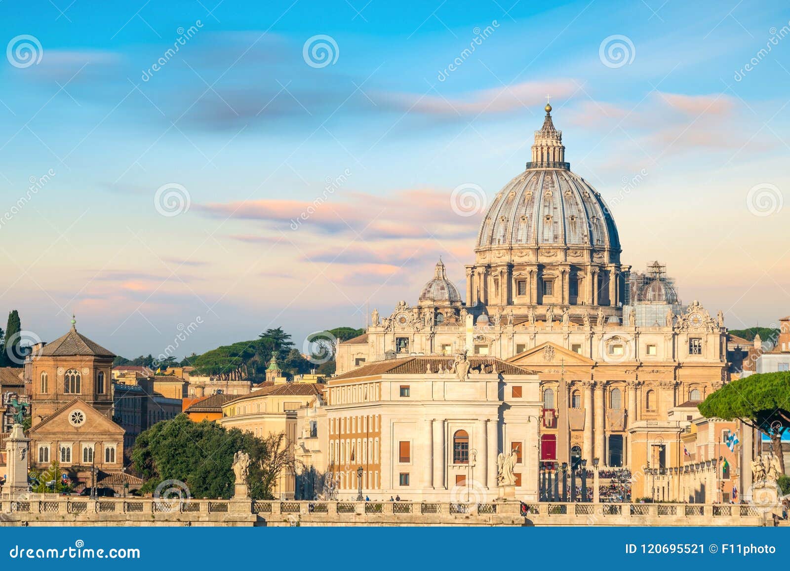 Ansicht in St- Peter` S Kathedrale in Rom, Italien Stockbild - Bild von ...