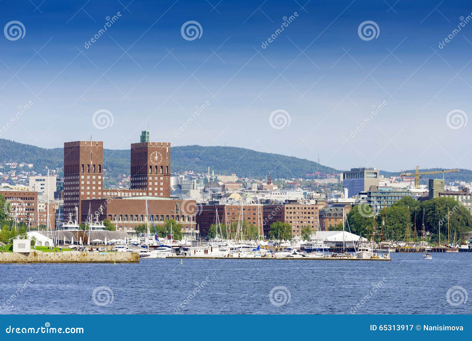 Ansicht Von Oslo Radhuset Norwegen Stockbild - Bild von kanal, stadt ...