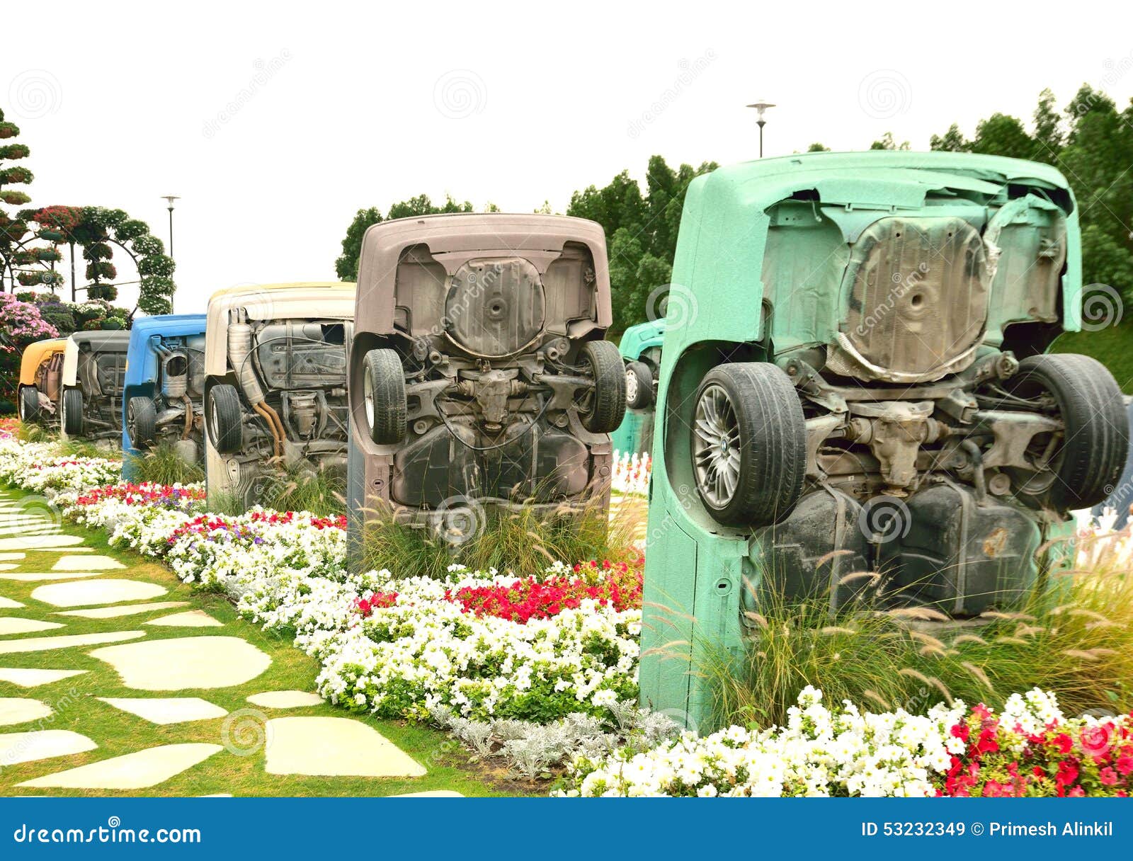 Ansicht Von Unten Von Autos Im Wundergarten Redaktionelles Stockbild ...