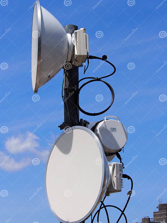 Antena de micro-ondas imagem de stock. Imagem de micro - 41696987