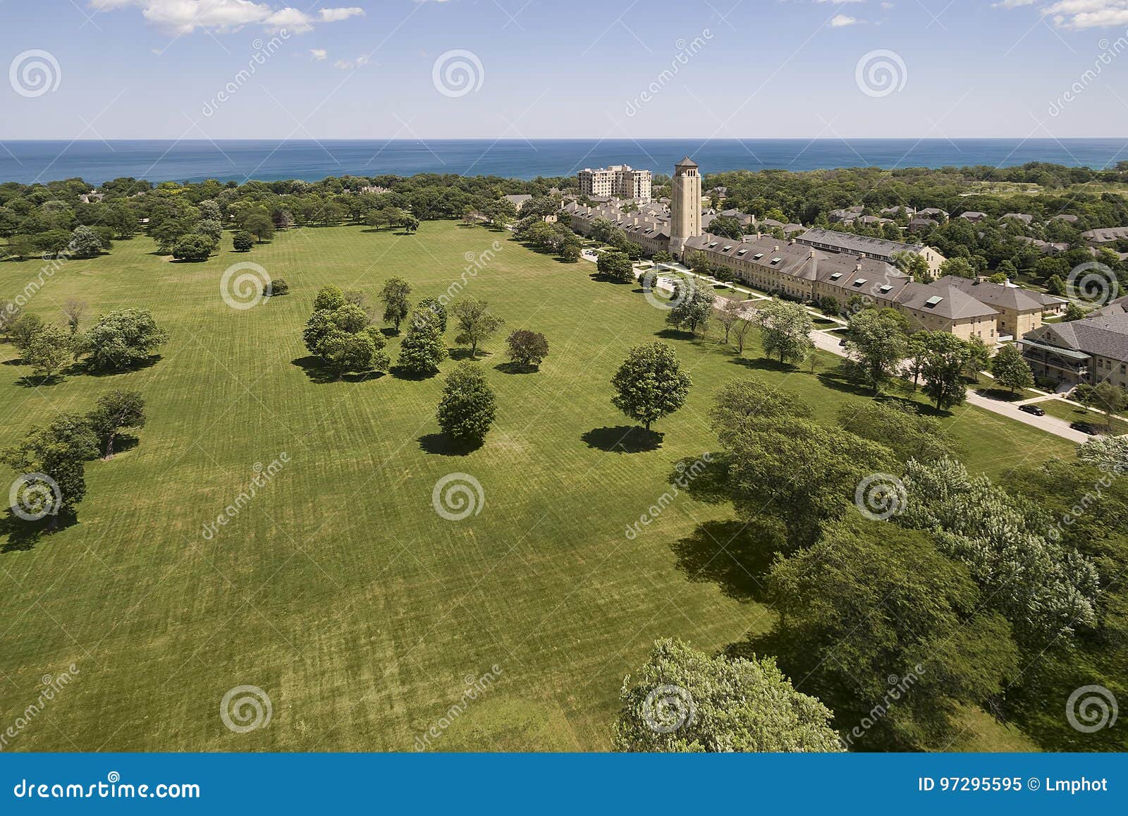 Antena Lakeshore Do Desenvolvimento Imagem de Stock - Imagem de ... Antena Lakeshore Do Desenvolvimento Imagem de Stock - Imagem de ...