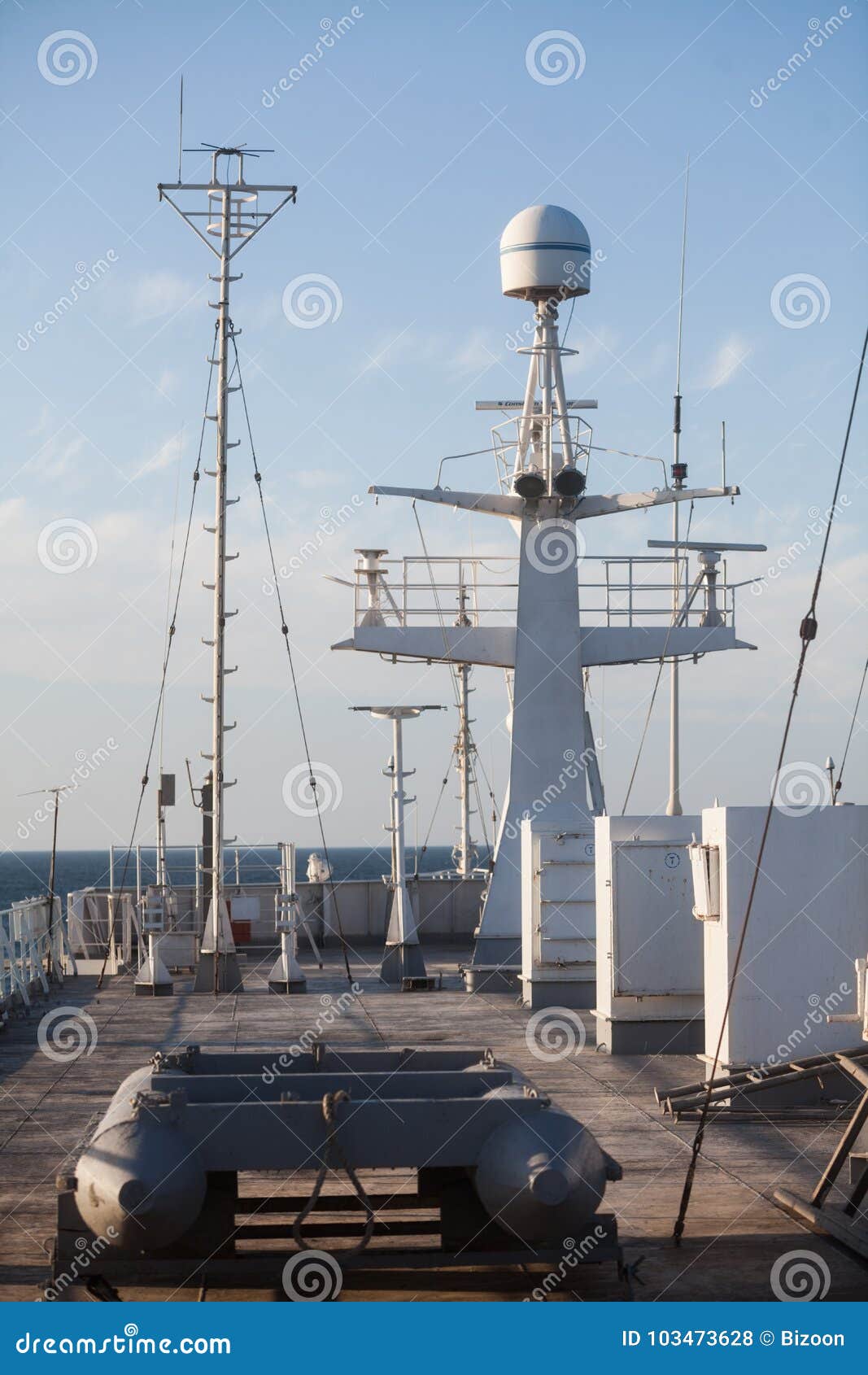 Antenas No Navio De Passageiro Foto de Stock - Imagem de plataforma ...