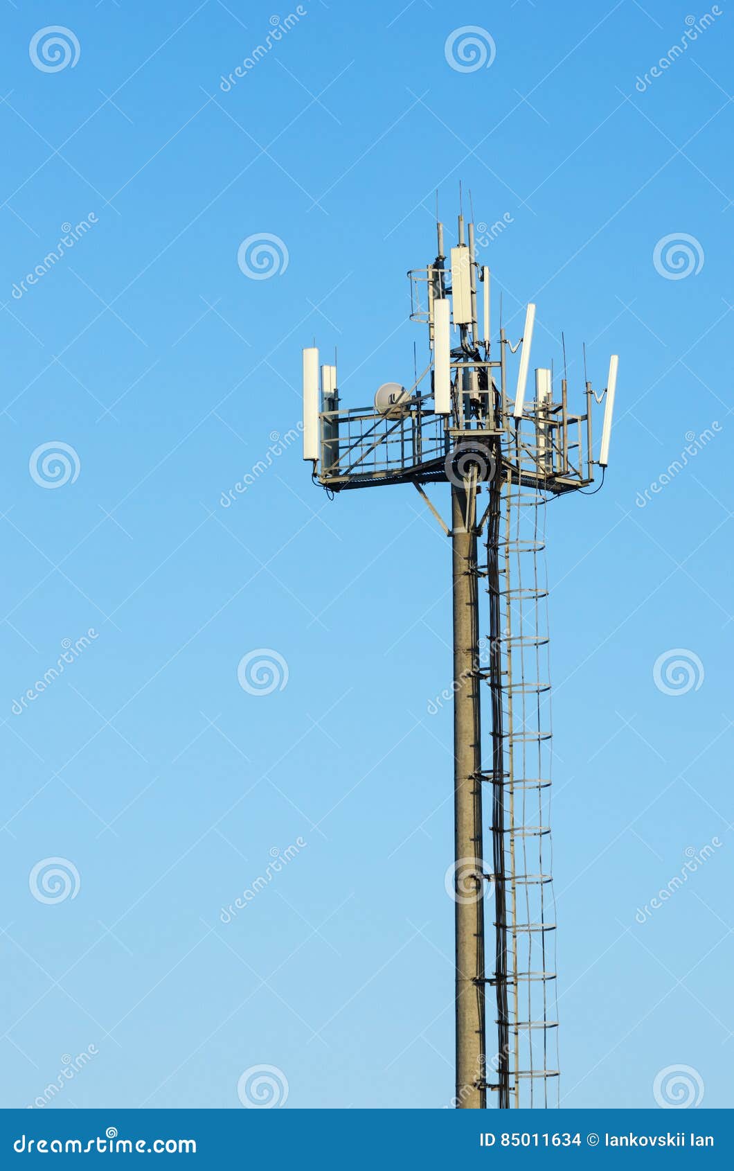 Antenna Cellular Networks Against the Blue Clear Sky Stock Photo ...