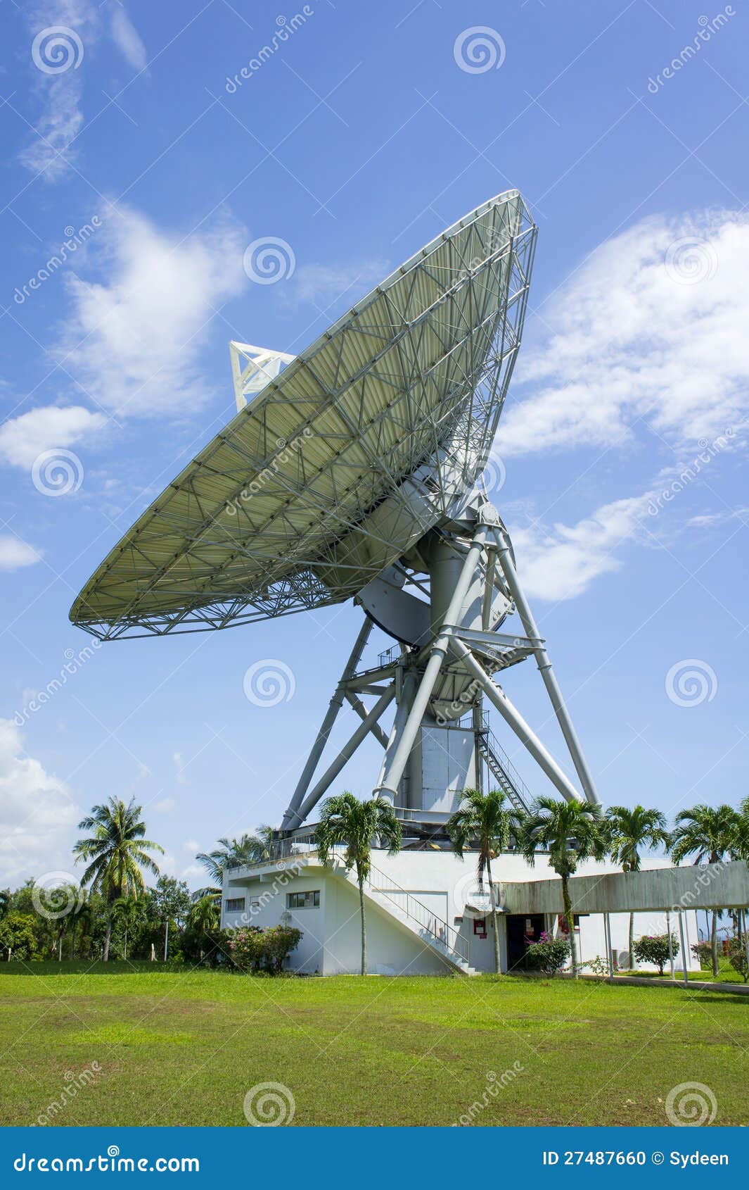 Antenna Disc Stock Photo - Image: 27487660