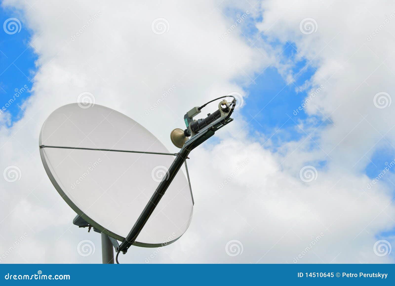 Antenne parabolique image stock. Image du bleu, télécommunications ...